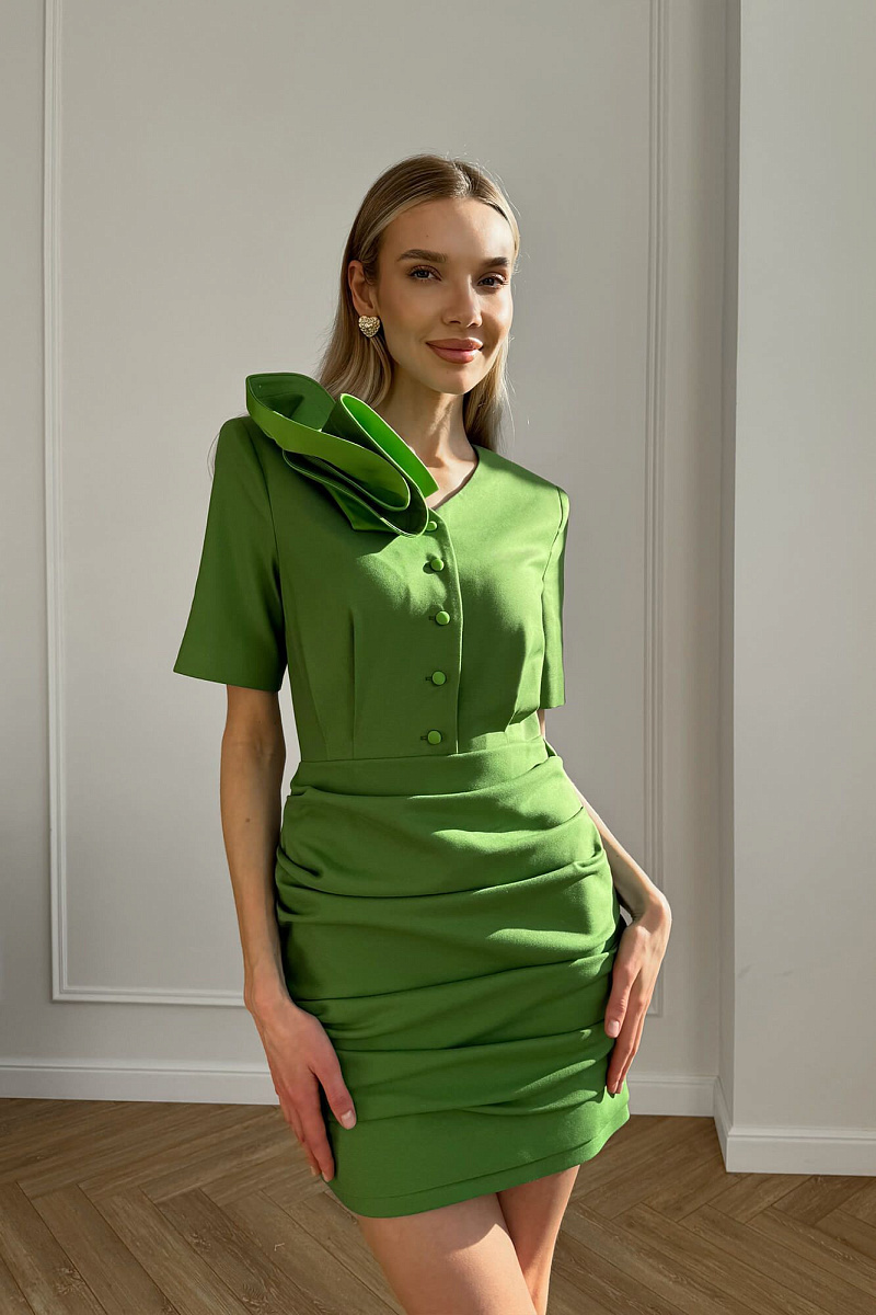 Платье-мини с драпировкой на юбке и декором на плече 00003225 зеленый ...